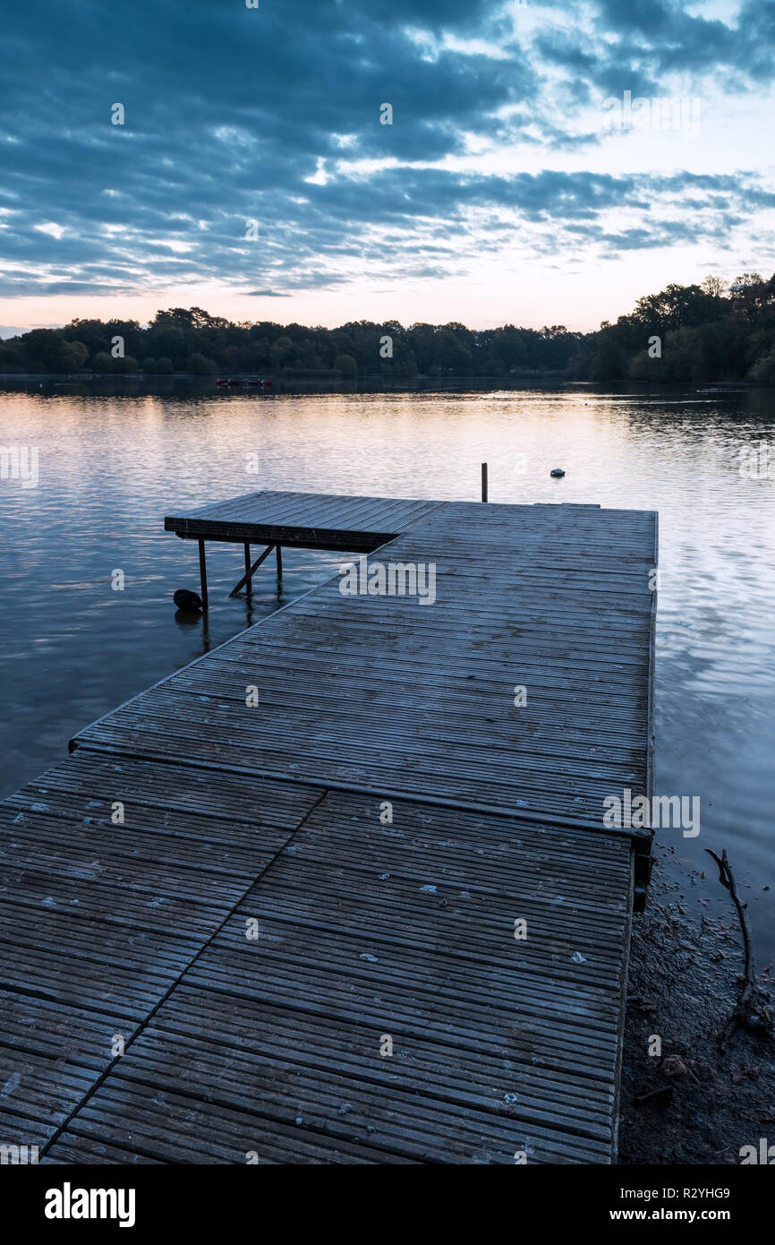 Petersfield lake in hampshire, uk Stock Photo - Alamy