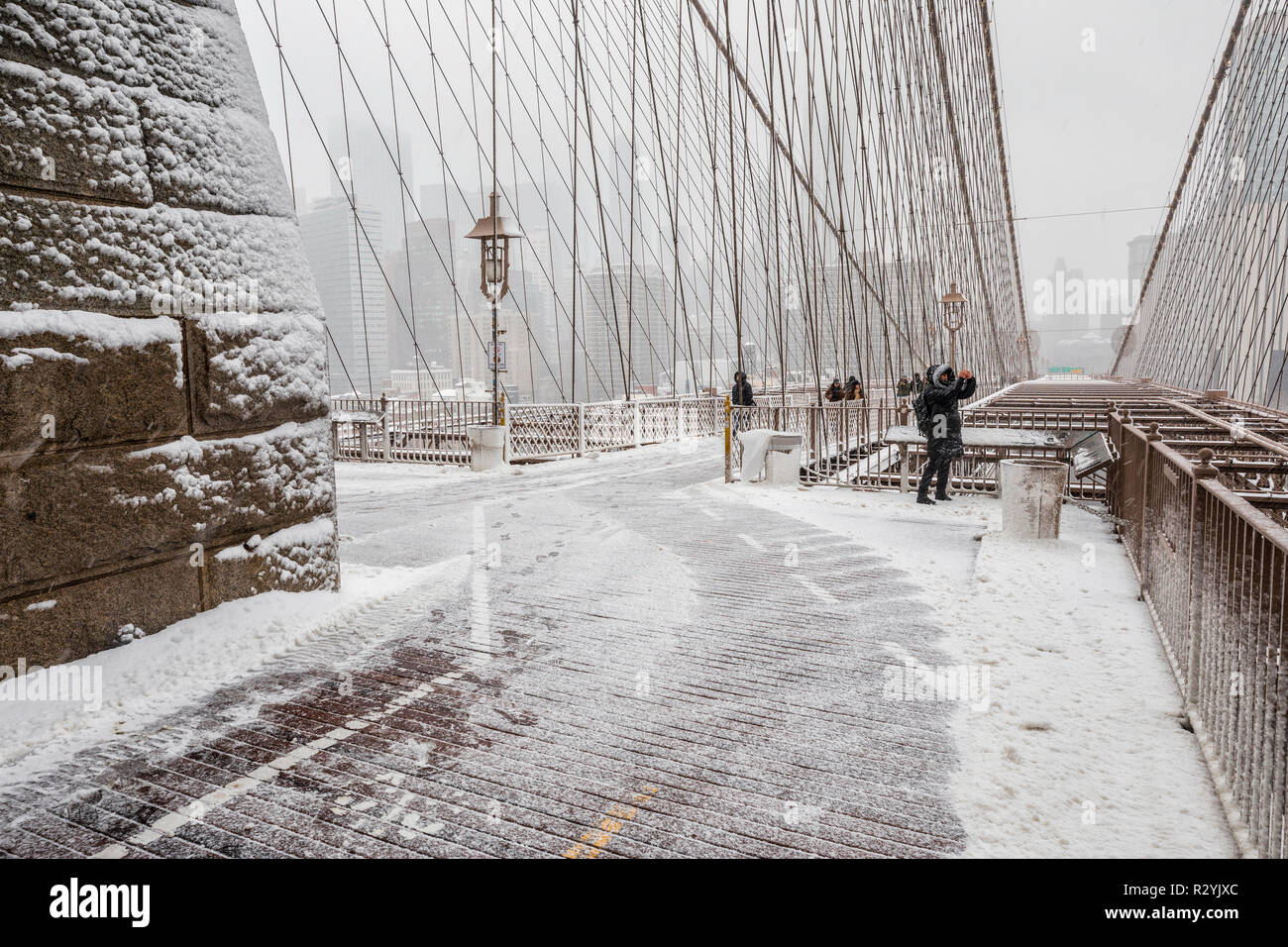 Brooklyn bridge in snow hi-res stock photography and images - Alamy