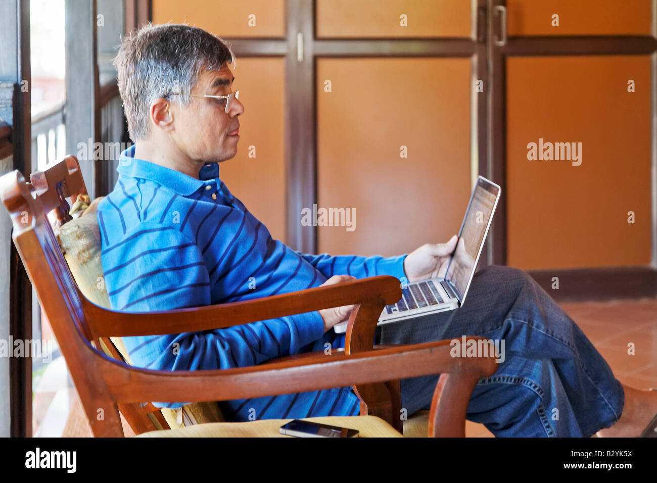 Fone cell hi-res stock photography and images - Alamy