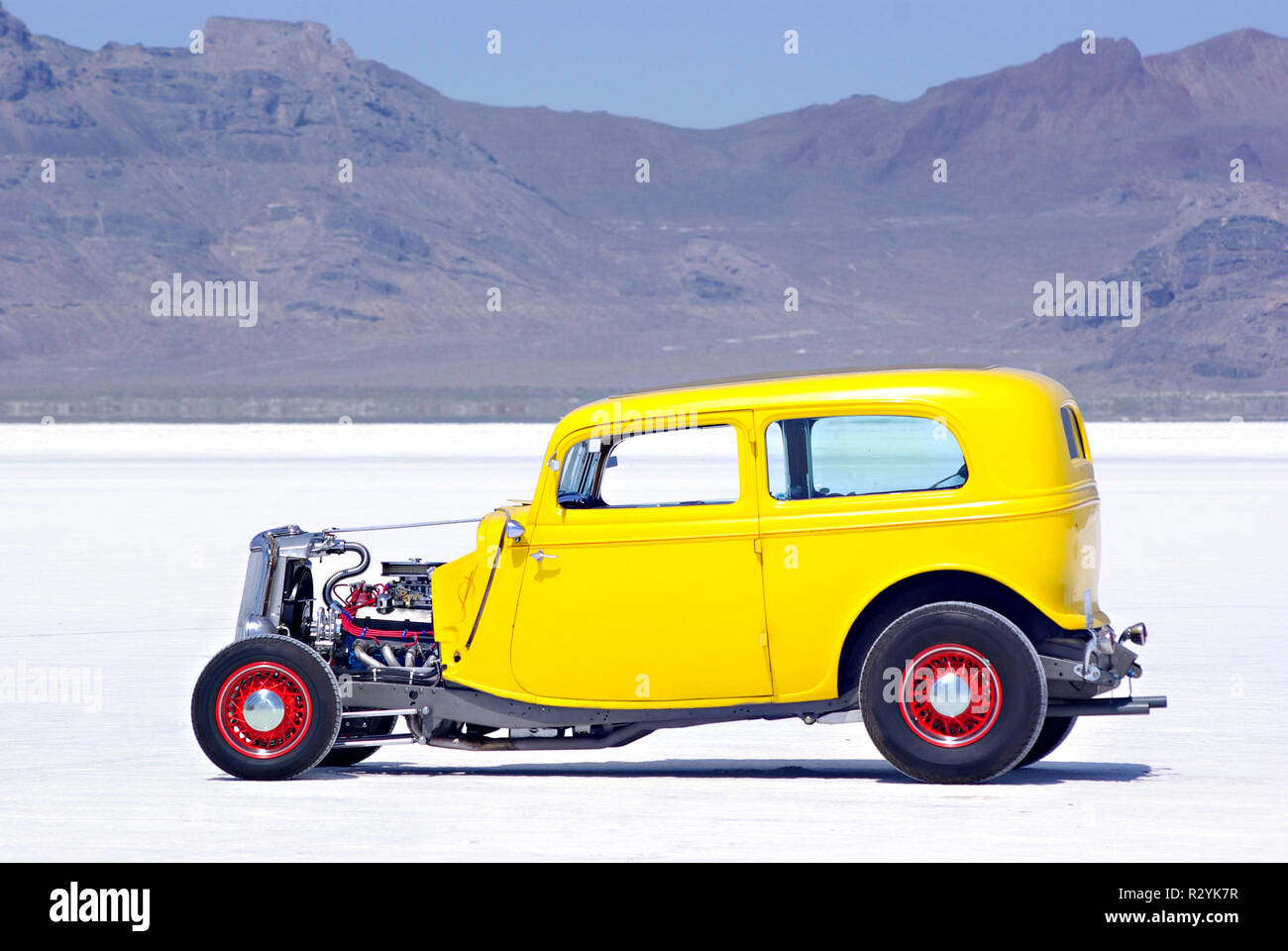 Retro yellow roadster hi-res stock photography and images - Alamy