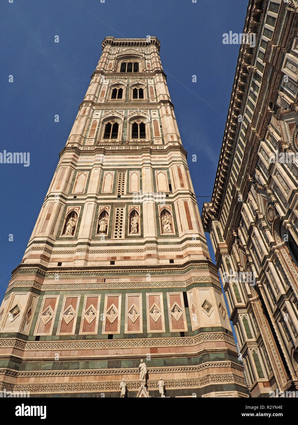 Basilica di santa maria del fiore firenze firenze italia giotto hi-res ...