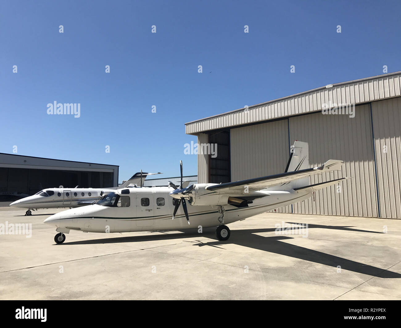 V8 aircraft engine hi-res stock photography and images - Alamy