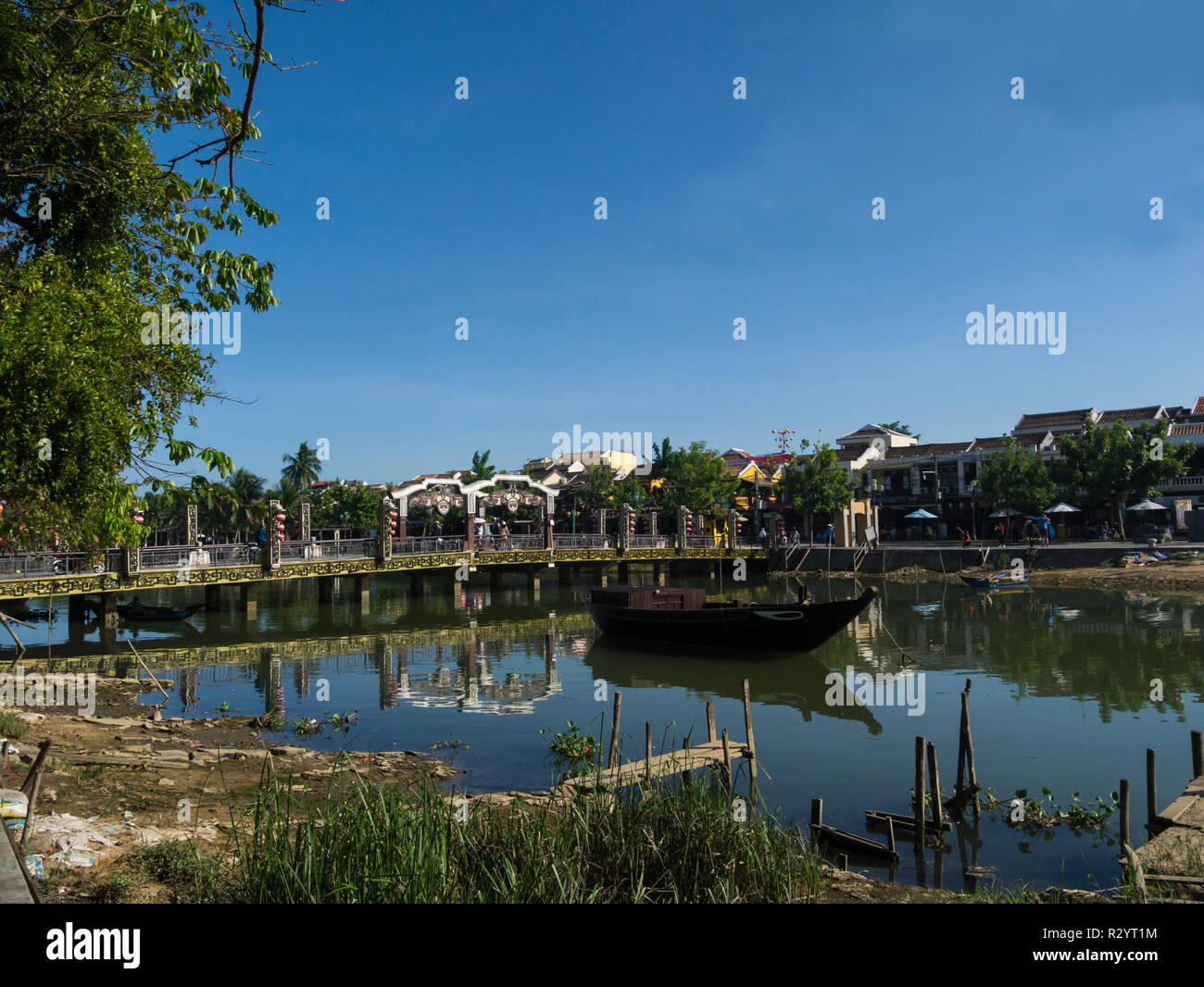 Lantern bridge hi-res stock photography and images - Alamy