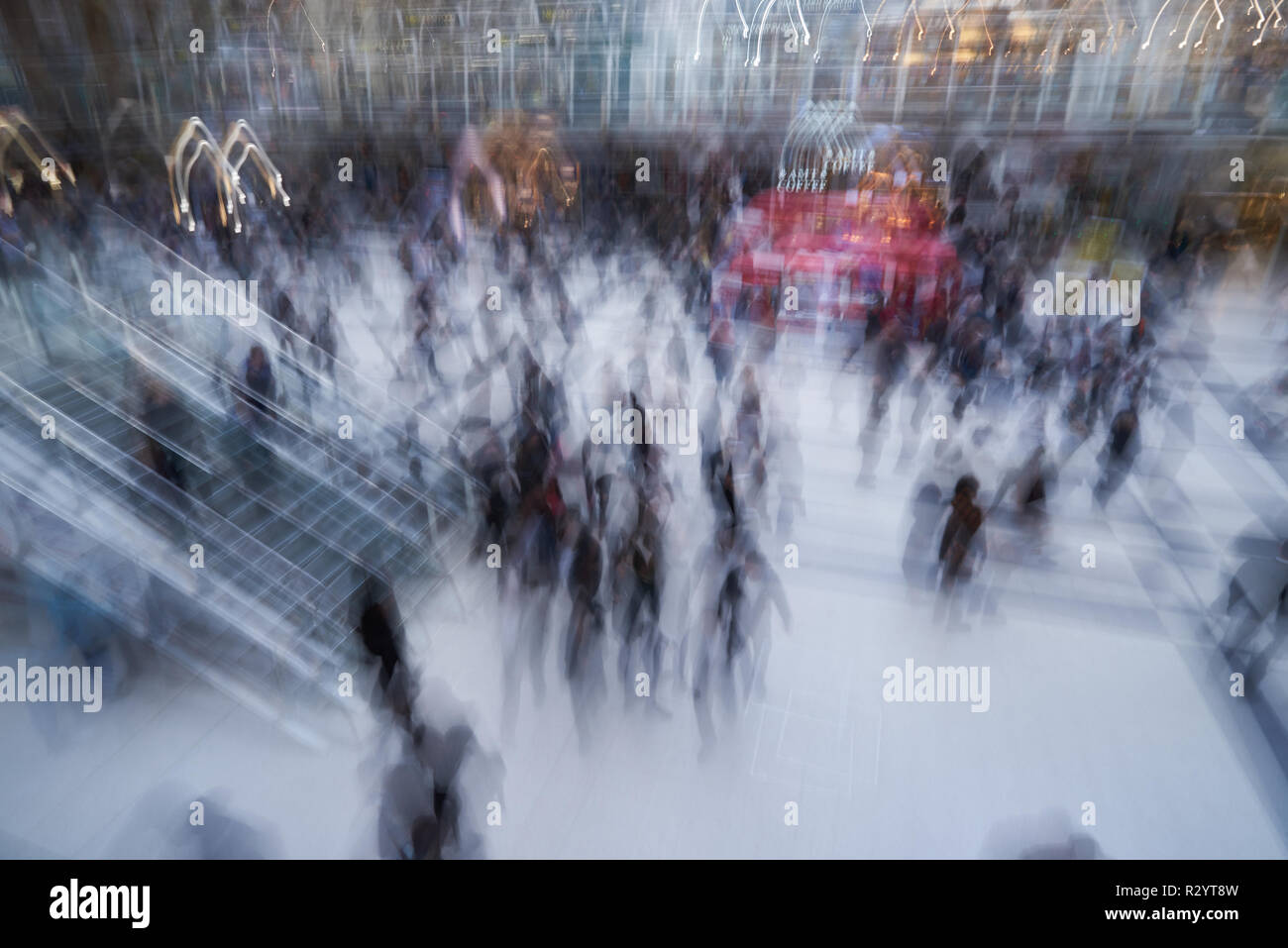 Busy railway hi-res stock photography and images - Alamy