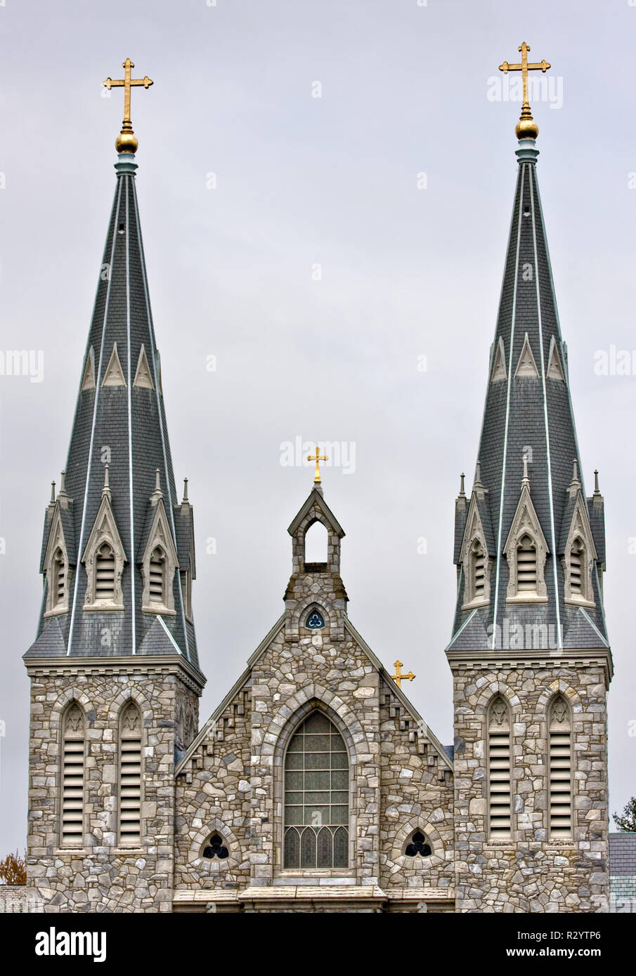 Churches chapels cathedrals castles hi-res stock photography and images ...