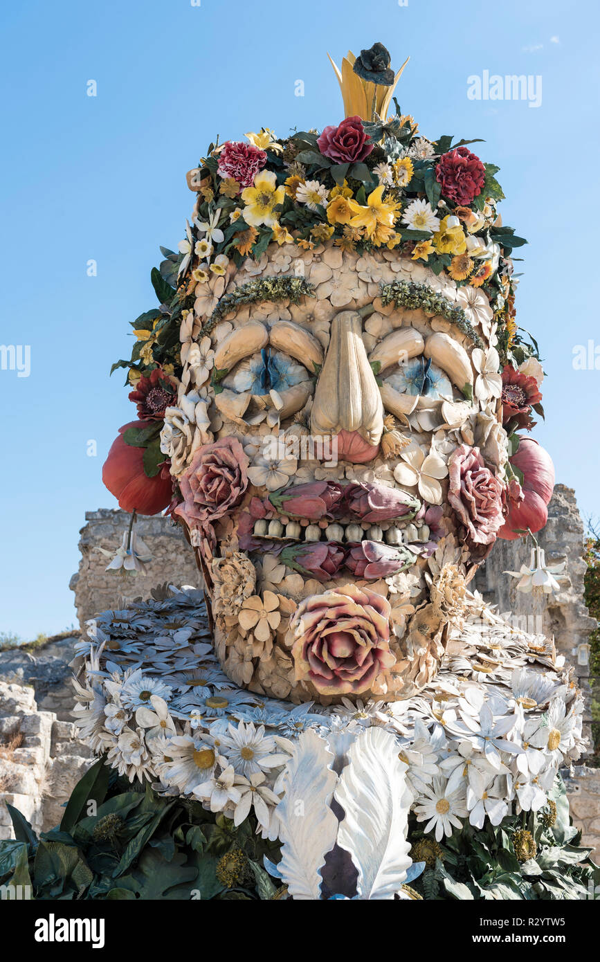 The Giants of Arcimboldo. Four monumental installations by the ...