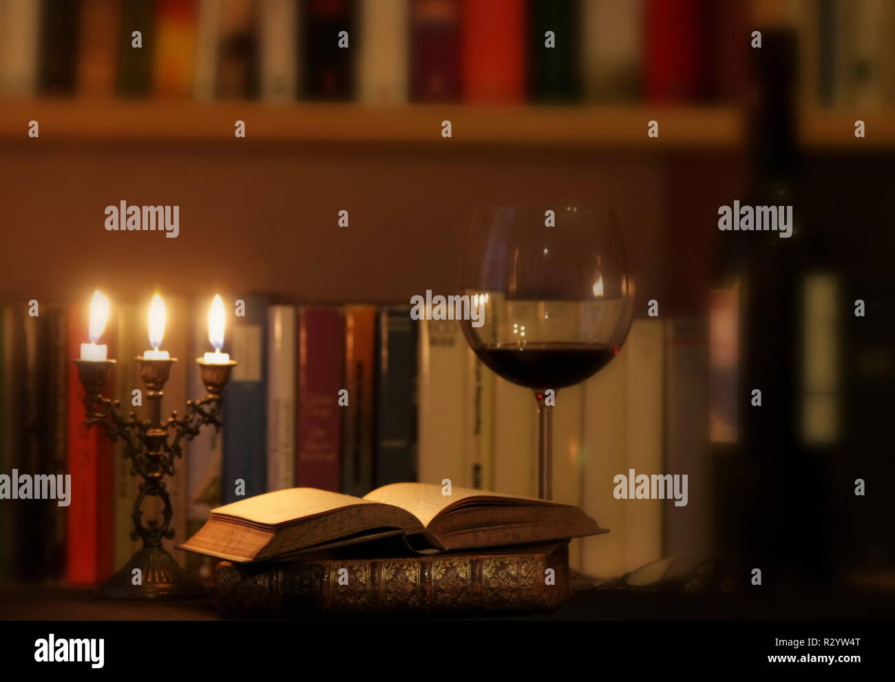 Reading books by candle light hi-res stock photography and images - Alamy
