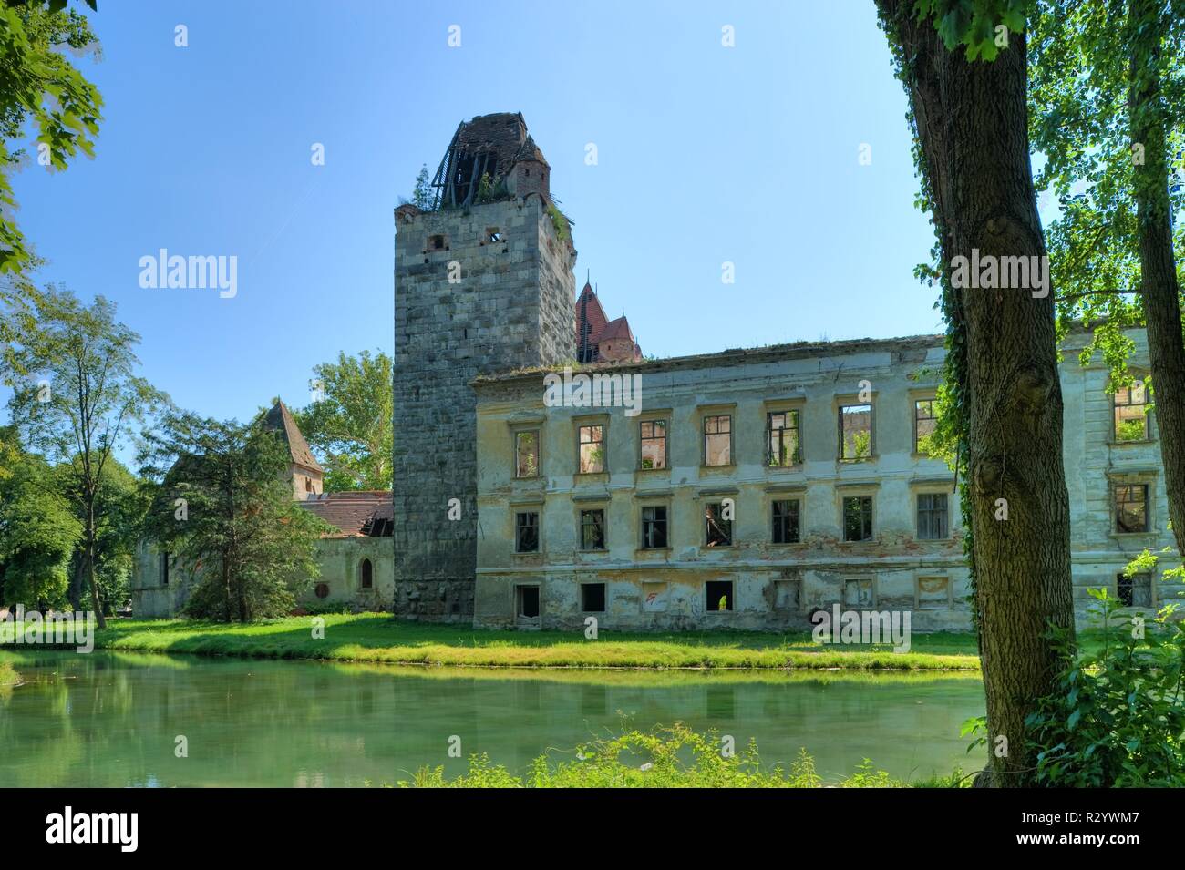 Schloss Pottendorf war ein bis nach 1945 bedeutendes Wasserschloss in ...