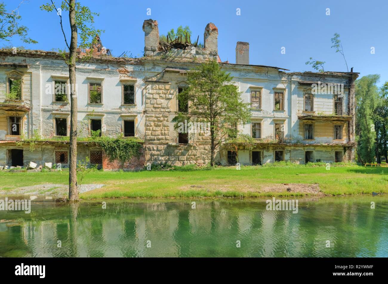 Schloss Pottendorf war ein bis nach 1945 bedeutendes Wasserschloss in ...