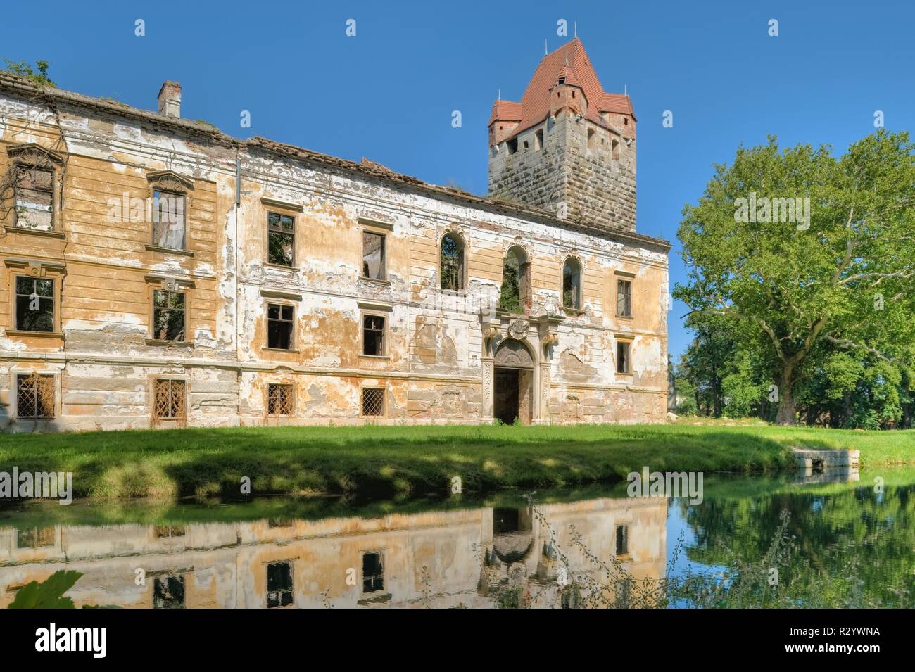 Schloss Pottendorf war ein bis nach 1945 bedeutendes Wasserschloss in ...