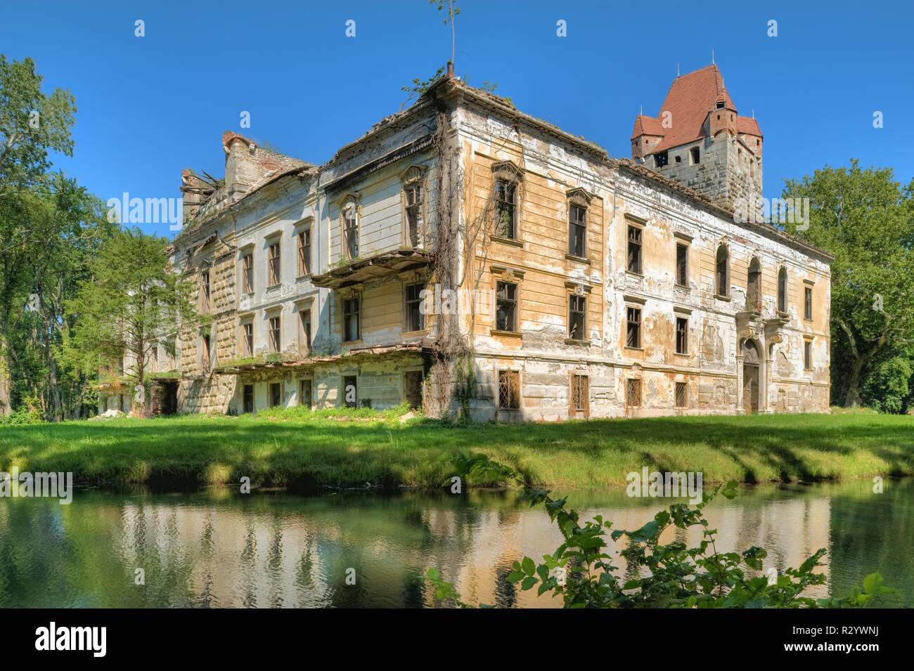Schloss Pottendorf war ein bis nach 1945 bedeutendes Wasserschloss in ...