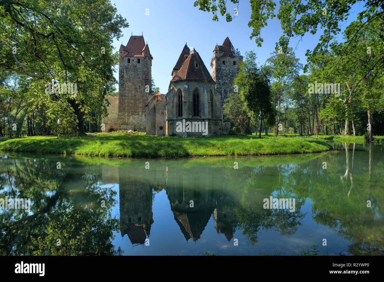Schloss Pottendorf war ein bis nach 1945 bedeutendes Wasserschloss in ...