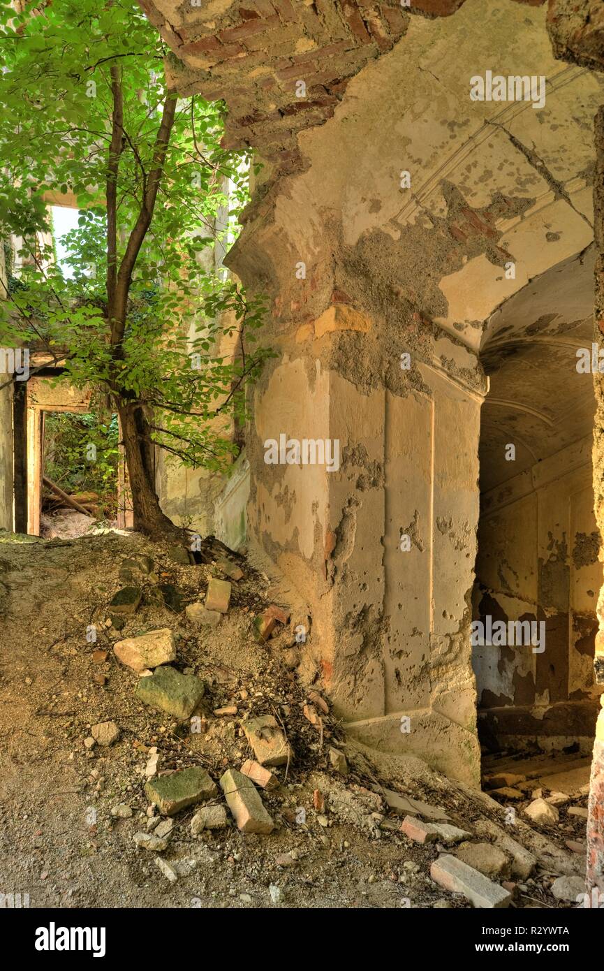 Schloss Pottendorf war ein bis nach 1945 bedeutendes Wasserschloss in ...