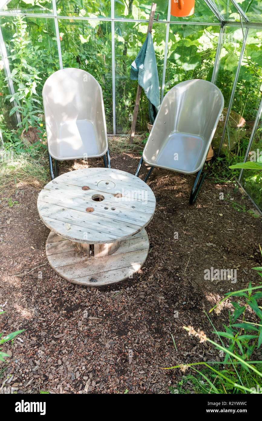 Funny garden seating hi-res stock photography and images - Alamy