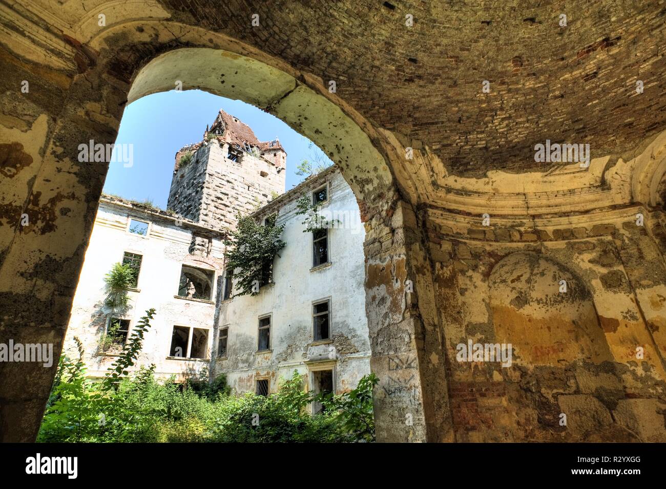 Schloss Pottendorf war ein bis nach 1945 bedeutendes Wasserschloss in ...