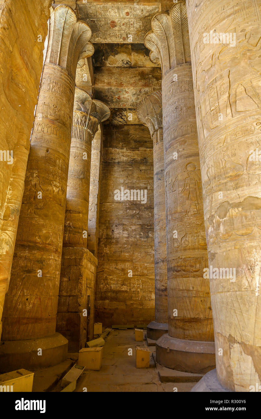 Columns temple horus edfu egypt hi-res stock photography and images - Alamy