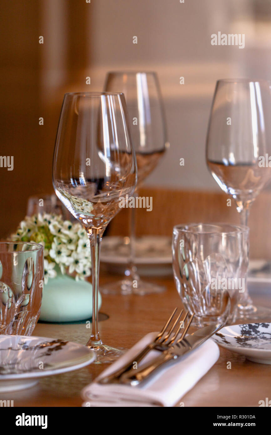 Fancy french restaurant interior decor hi-res stock photography and ...