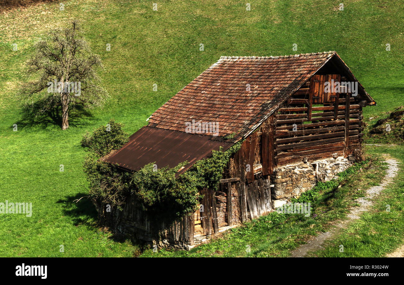 Log built barn hi-res stock photography and images - Alamy