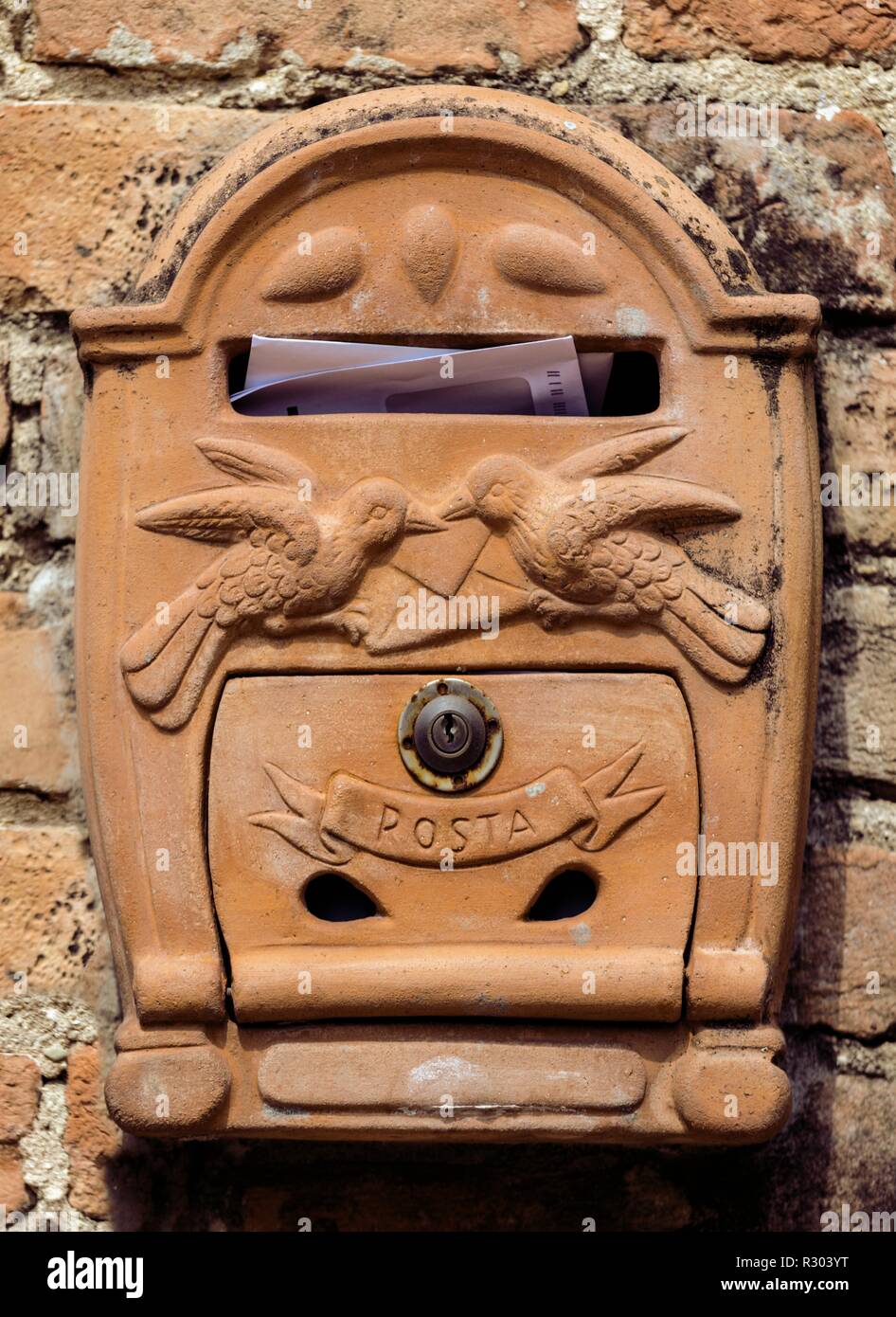 Ceramic mailbox hi-res stock photography and images - Alamy