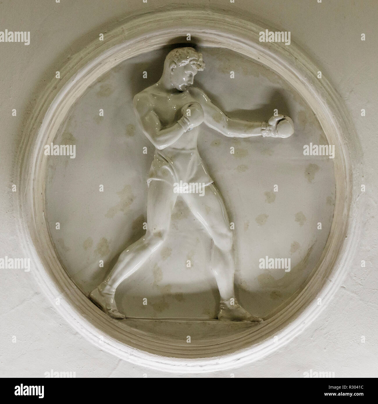 Sports boxing sculpture hi-res stock photography and images - Alamy
