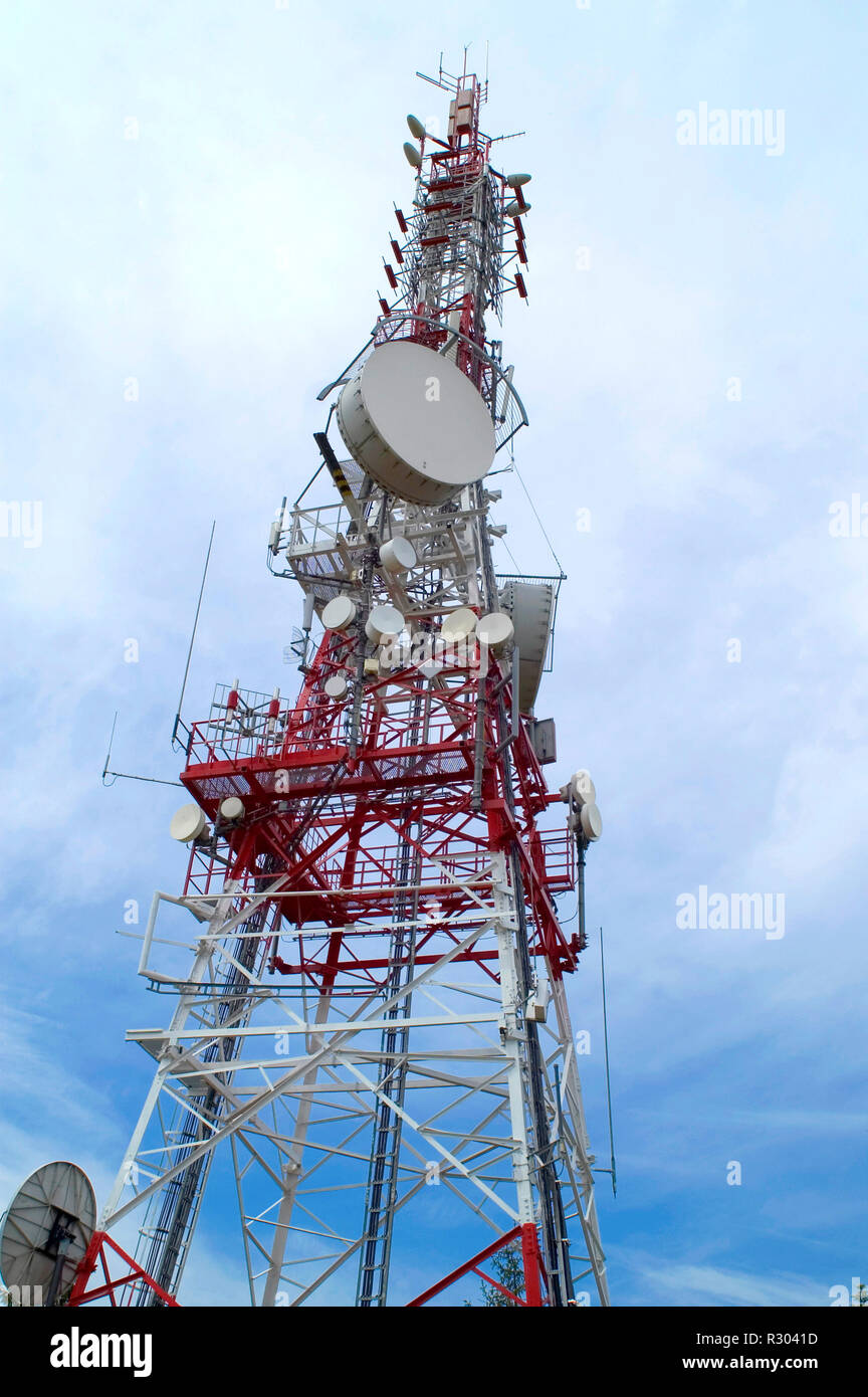 Cellular phone signal relay tower hi-res stock photography and images ...