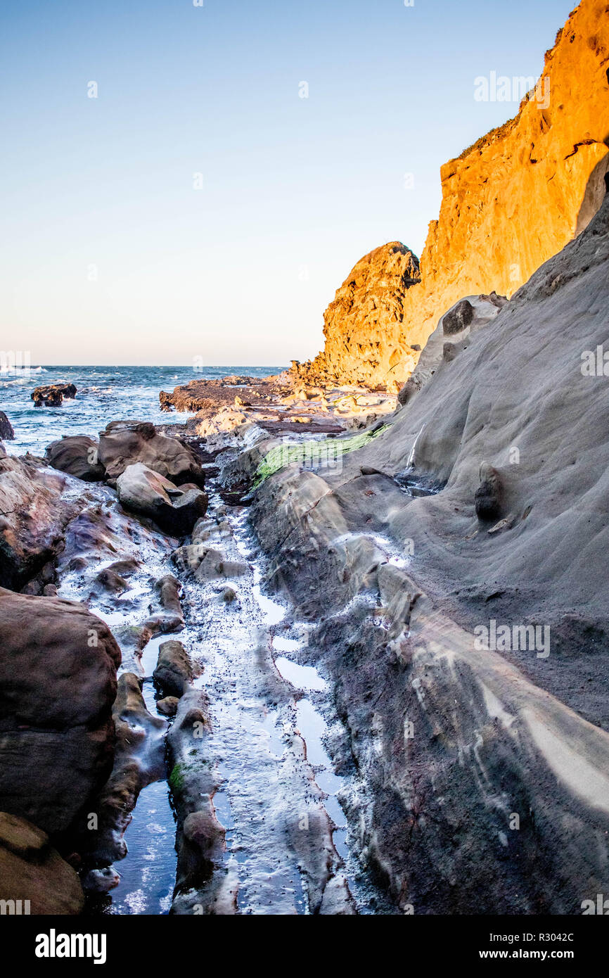 Cliff pools hi-res stock photography and images - Alamy