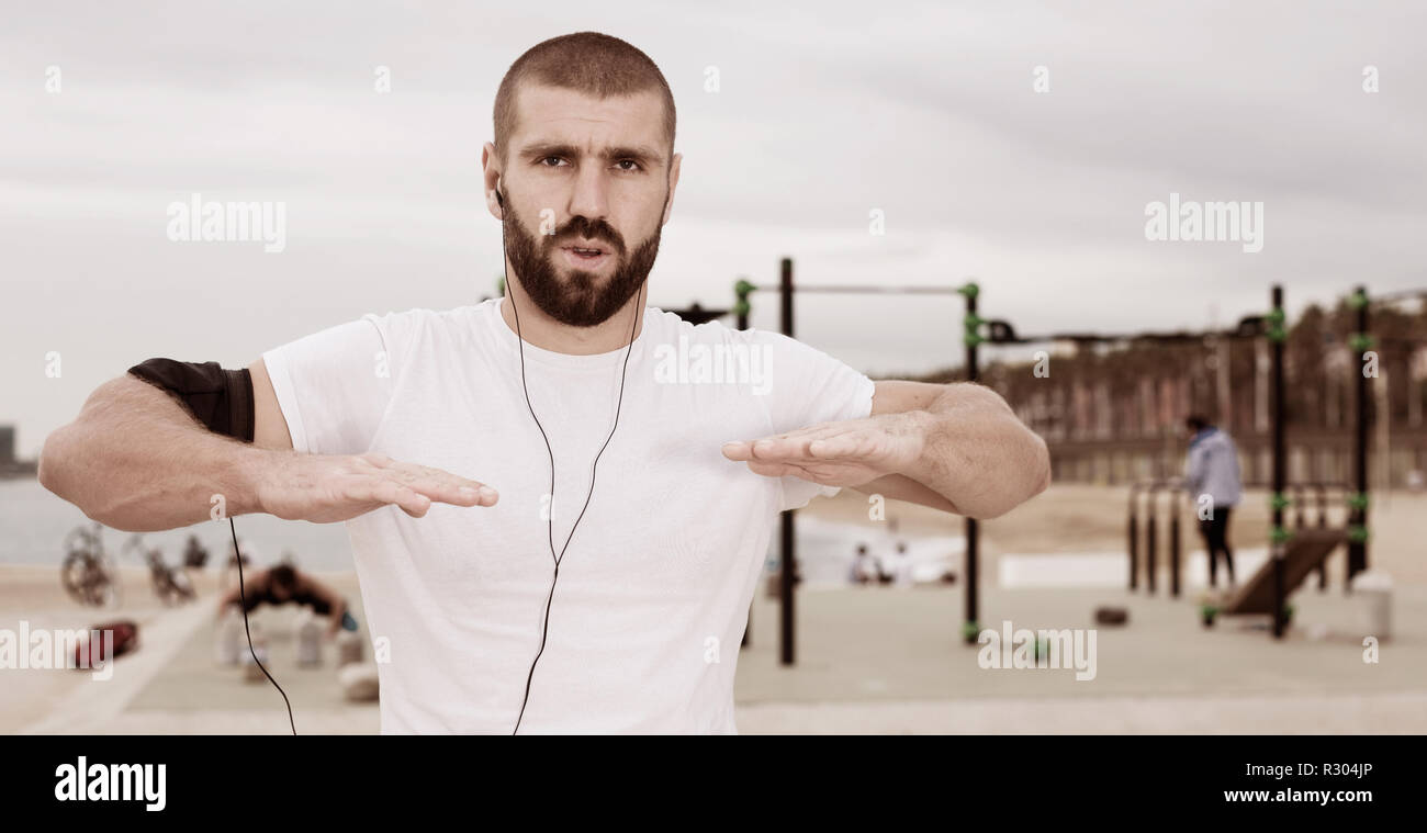 Young athletic man flexing his leg muscles before a long run Stock ...