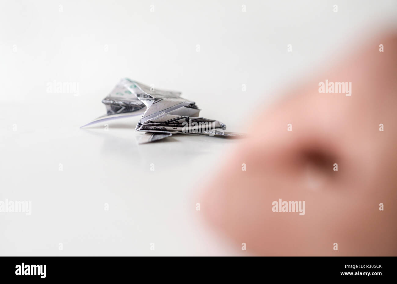 Money frog origami hi-res stock photography and images - Alamy