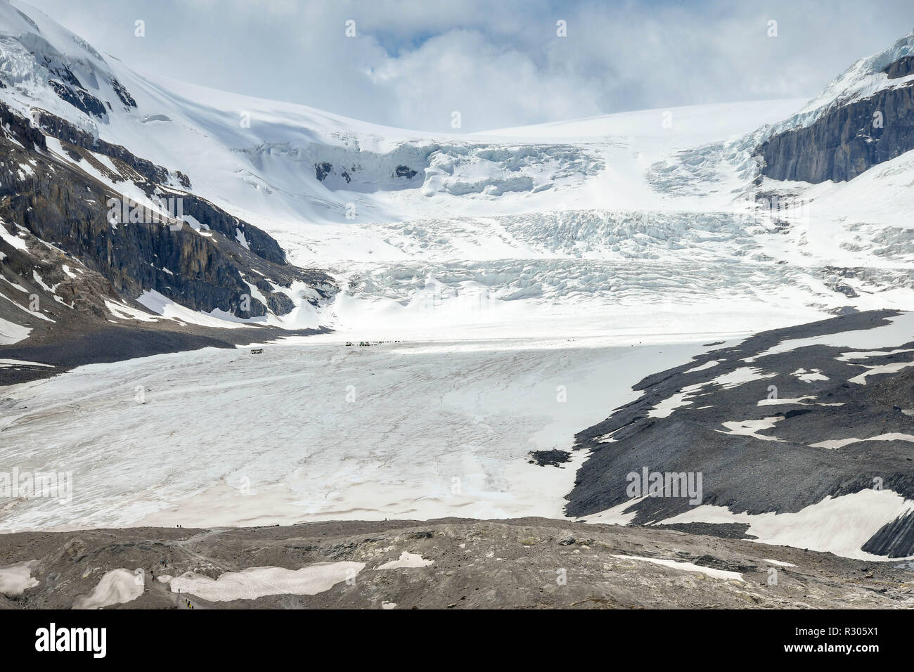 COLUMBIA ICEFIELD, ALBERTA, CANADA - JUNE 2018: The Athabasca Glacier ...