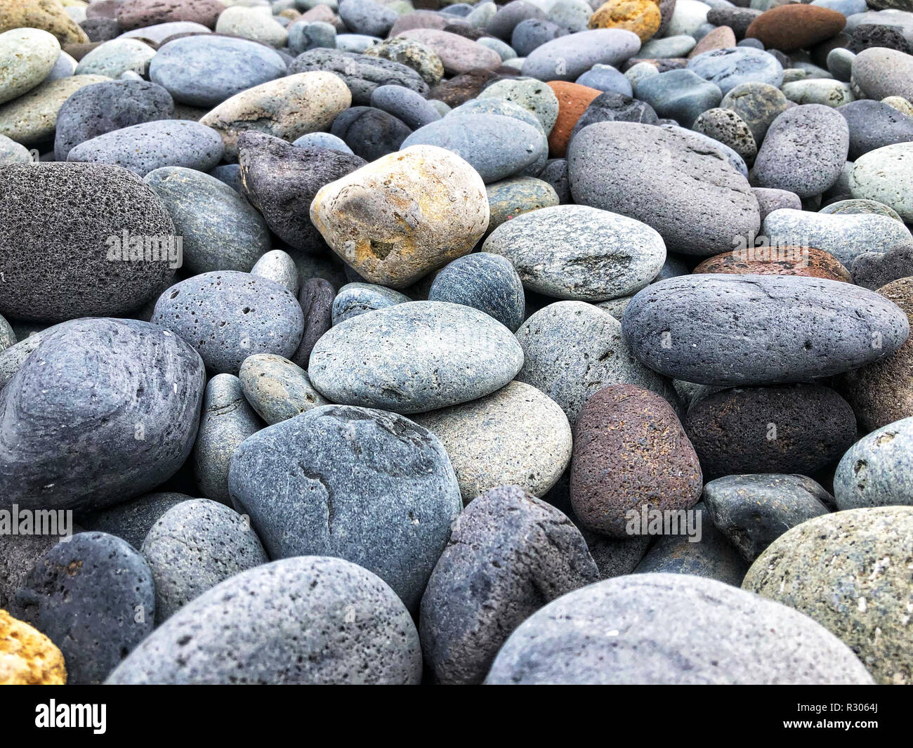 Wet sea pebble stone hi-res stock photography and images - Alamy