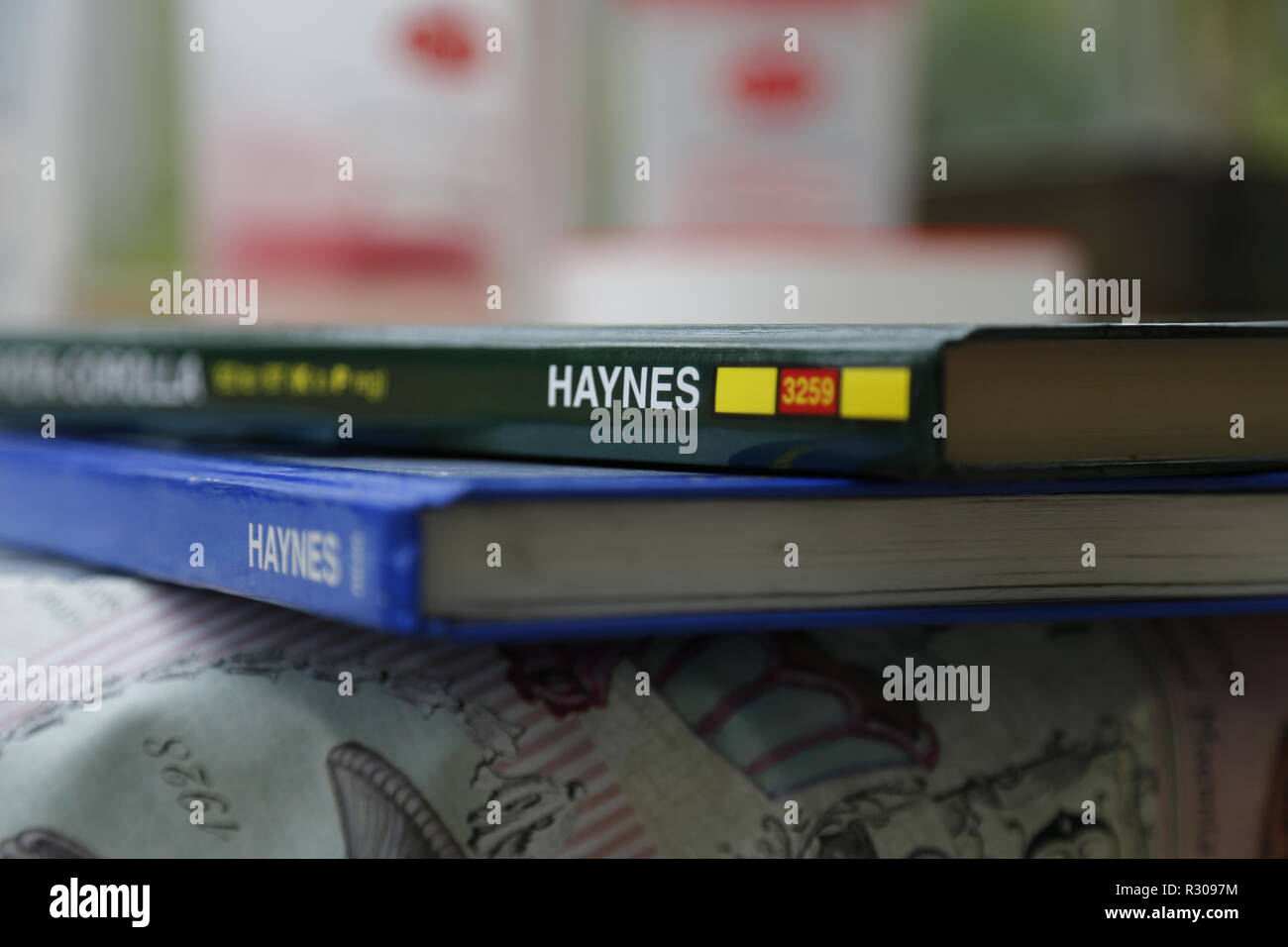 Haynes manual hi-res stock photography and images - Alamy