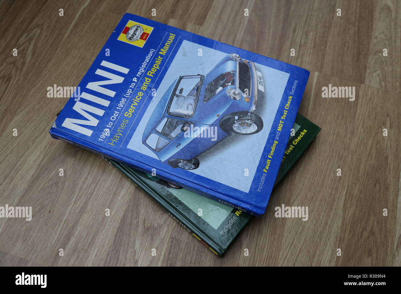 Haynes manual hi-res stock photography and images - Alamy