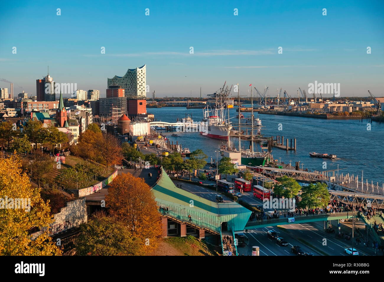 Hamburg Landungsbrücken, Stintfang, Hafen, Elbe, Elbphilharmonie, Elphi ...