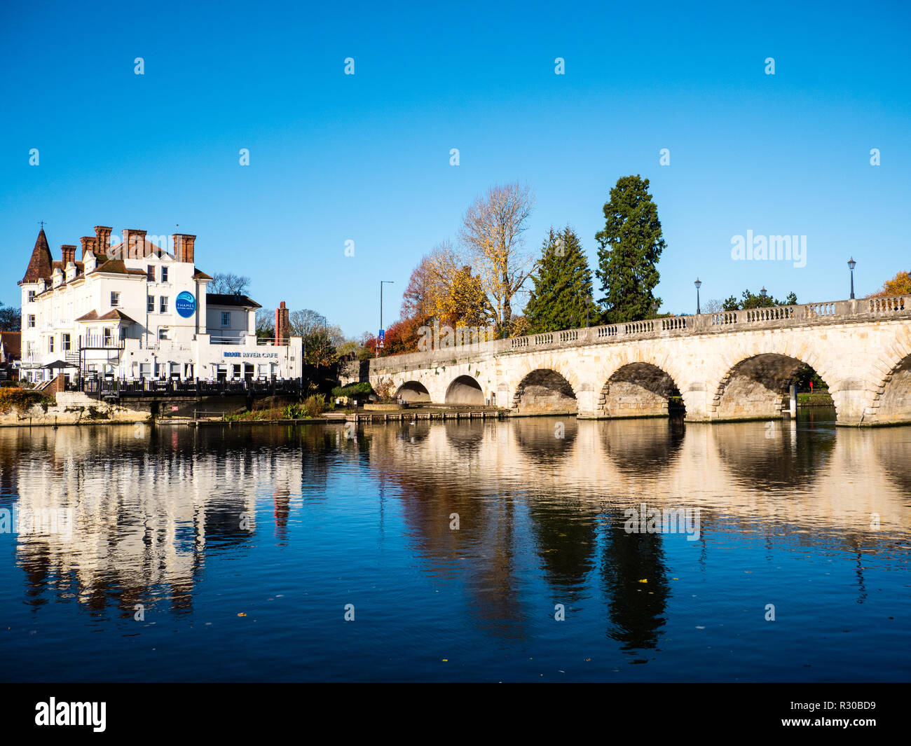 Maidenhead bridge grade i listed bridge hi-res stock photography and ...