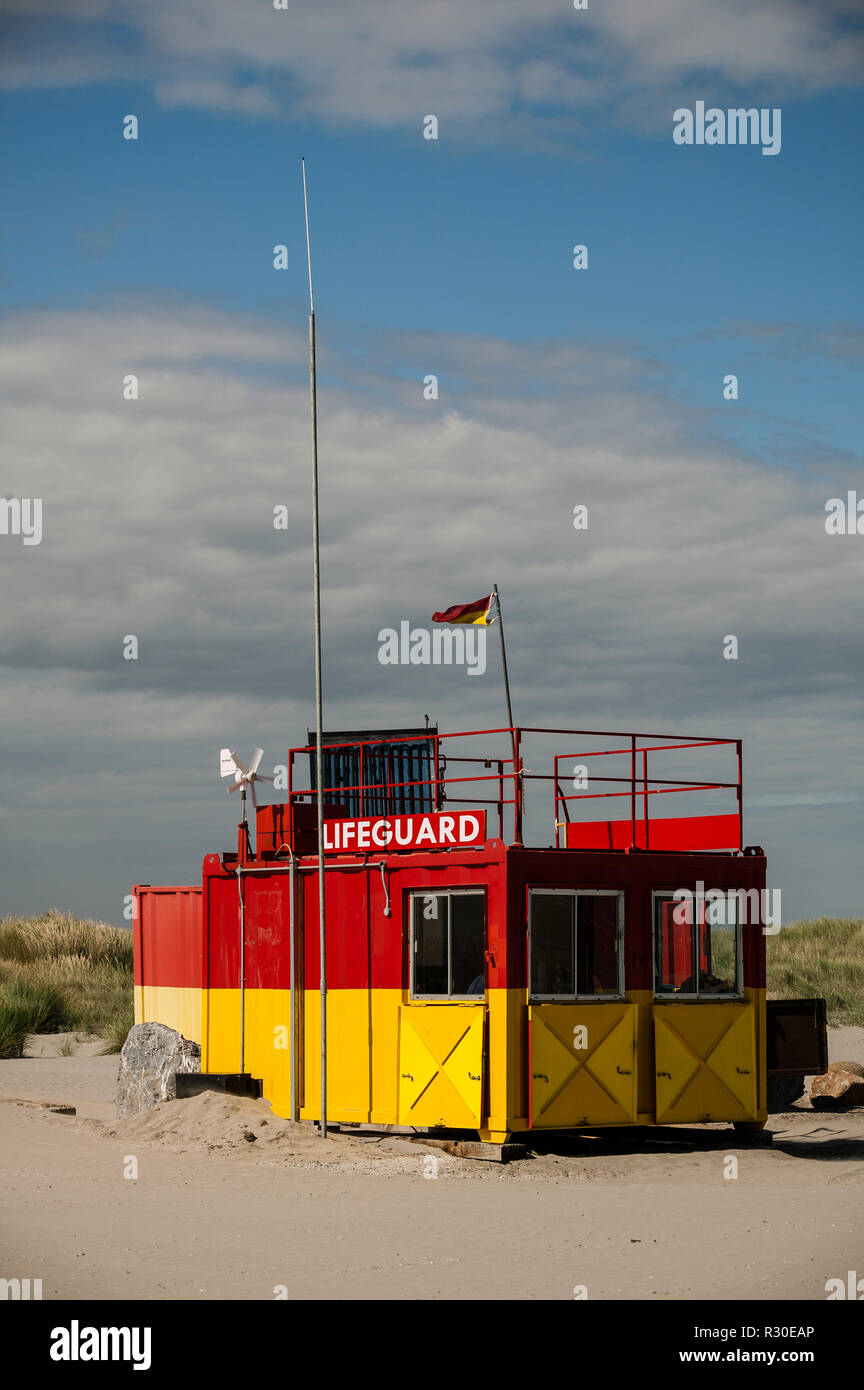 Lifeguard hut on beach Stock Photo - Alamy
