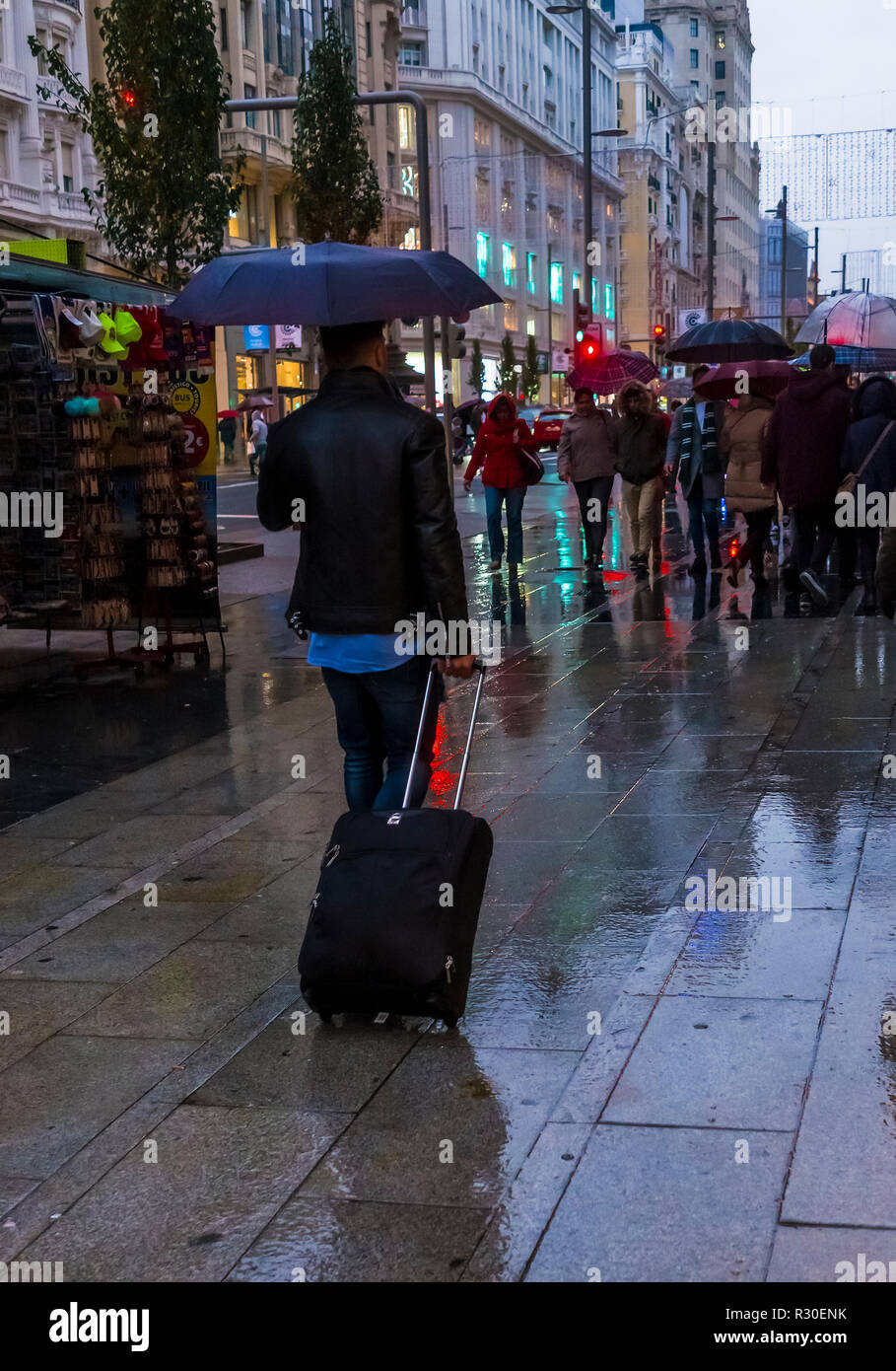 Old man pulling shopping trolley hi-res stock photography and images ...