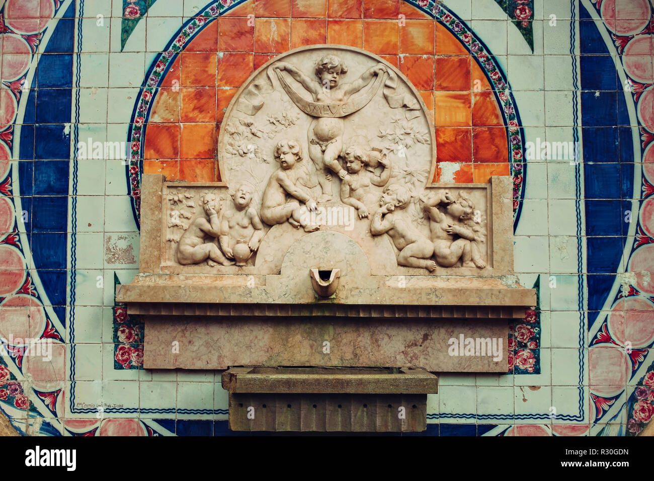 Water fountain sintra portugal hi-res stock photography and images - Alamy
