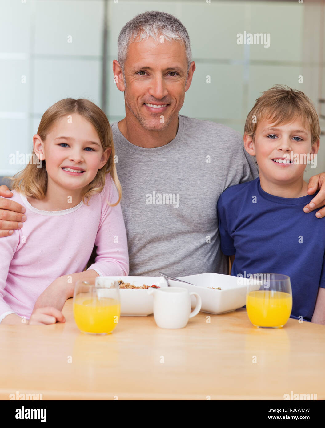 Familiy interaction hi-res stock photography and images - Alamy