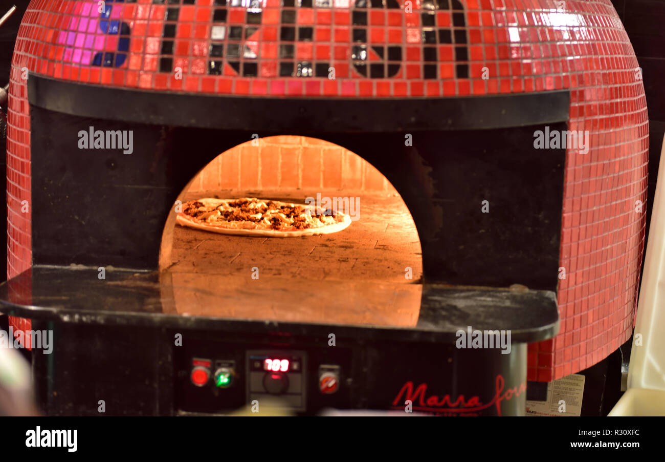 Pizza oven hi-res stock photography and images - Alamy