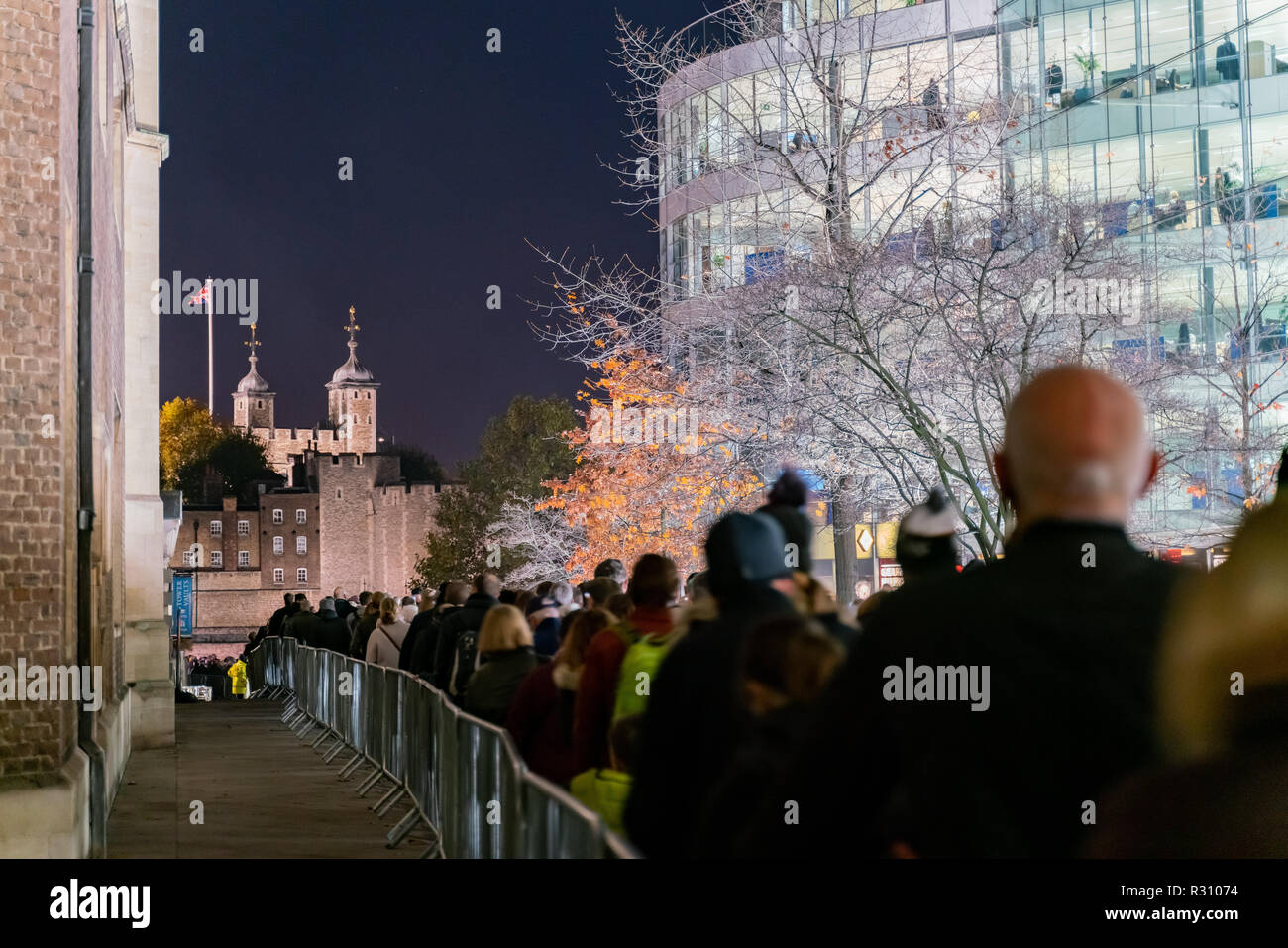 Tower of london queue hi-res stock photography and images - Alamy