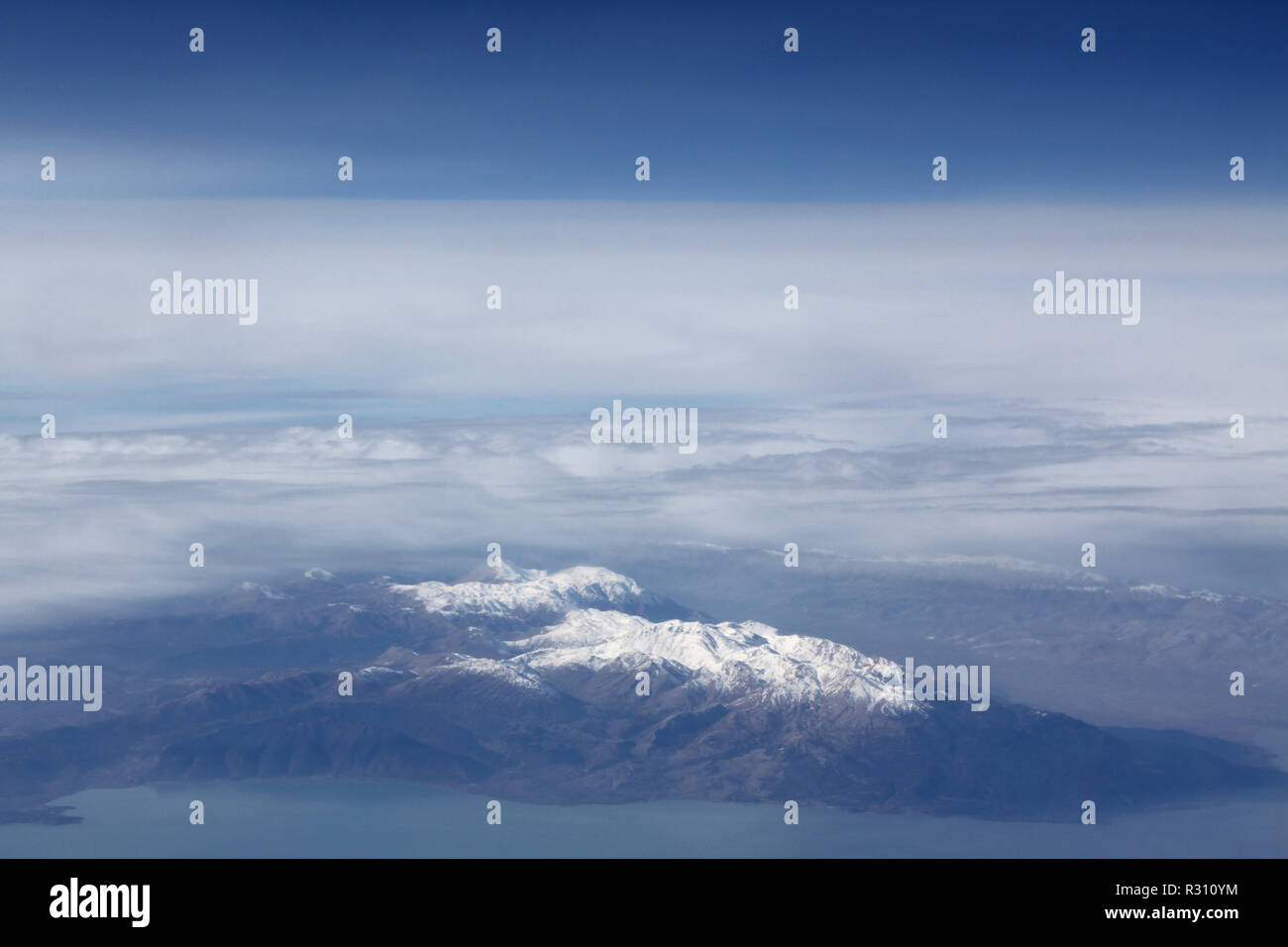 Lookout aircraft window landscape hi-res stock photography and images ...