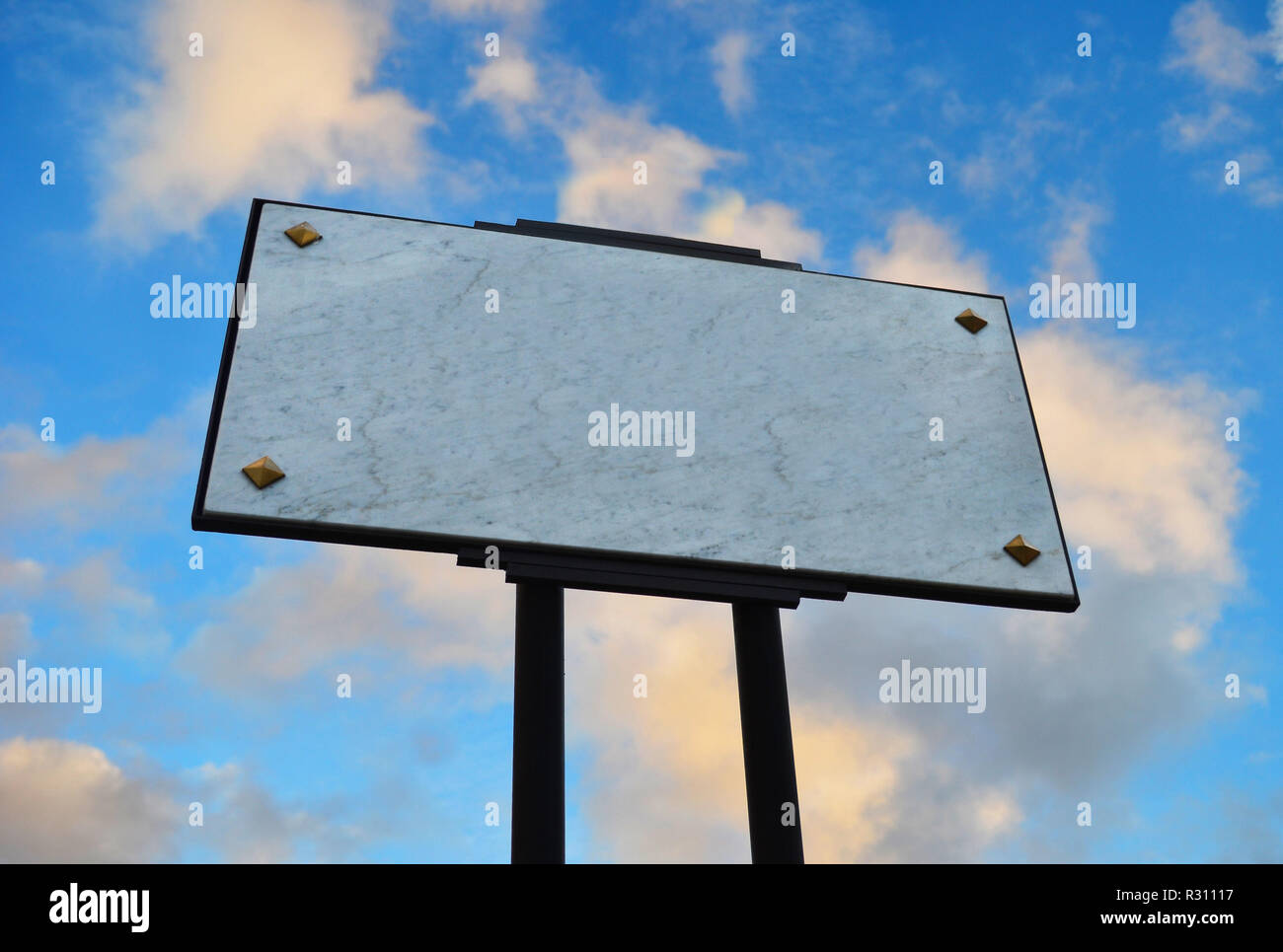 Street sign plate plain hi-res stock photography and images - Alamy