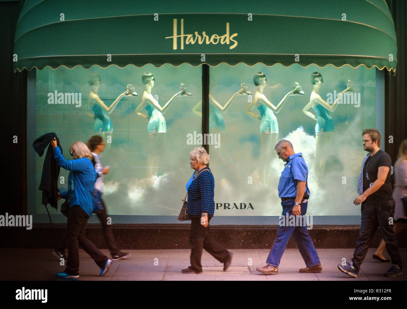 Harrods window display hi-res stock photography and images - Alamy