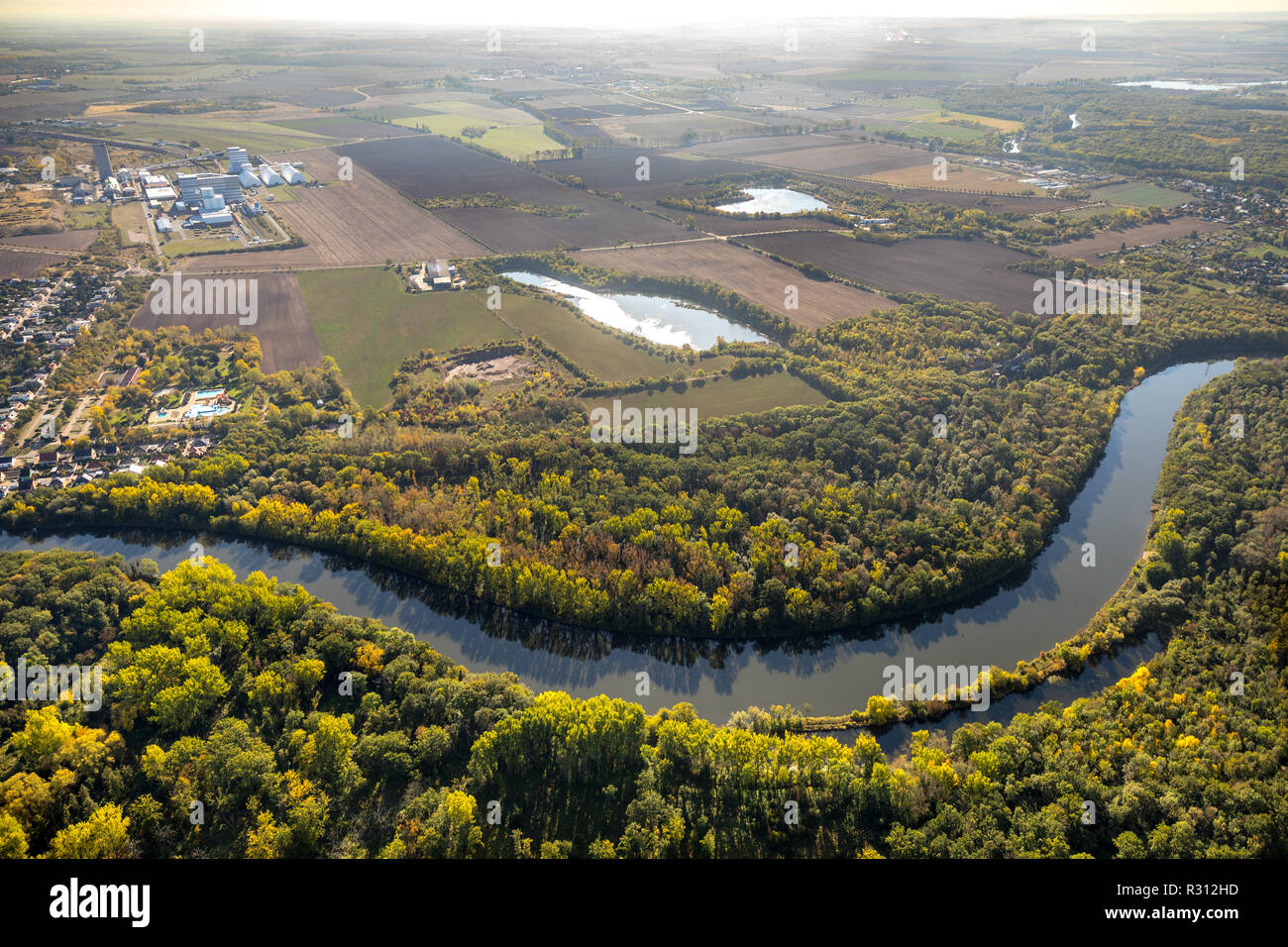 Fluss die saale zwischen aderstedt und neuborna hi-res stock ...