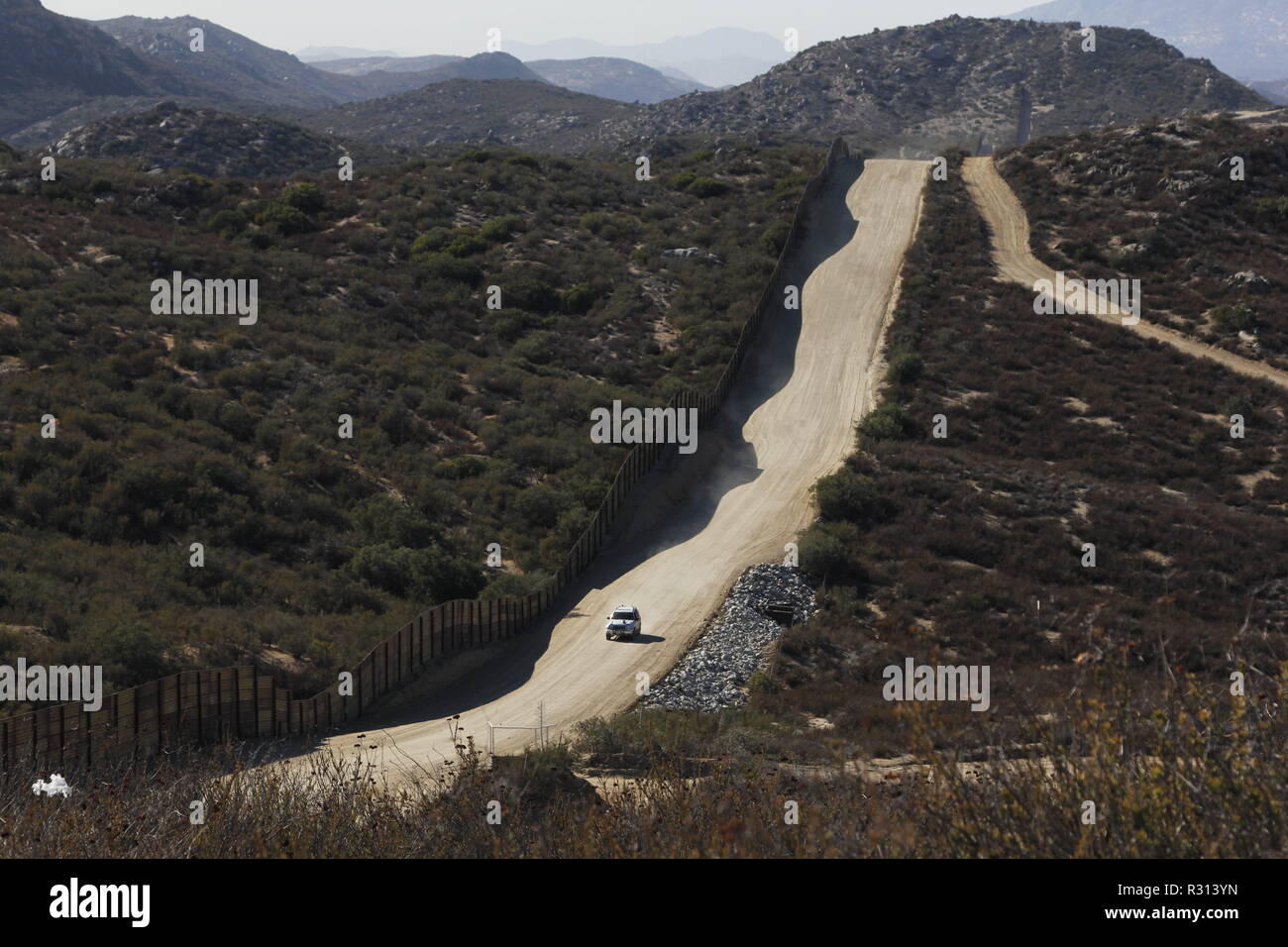 Us mexico border fence campo hi-res stock photography and images - Alamy