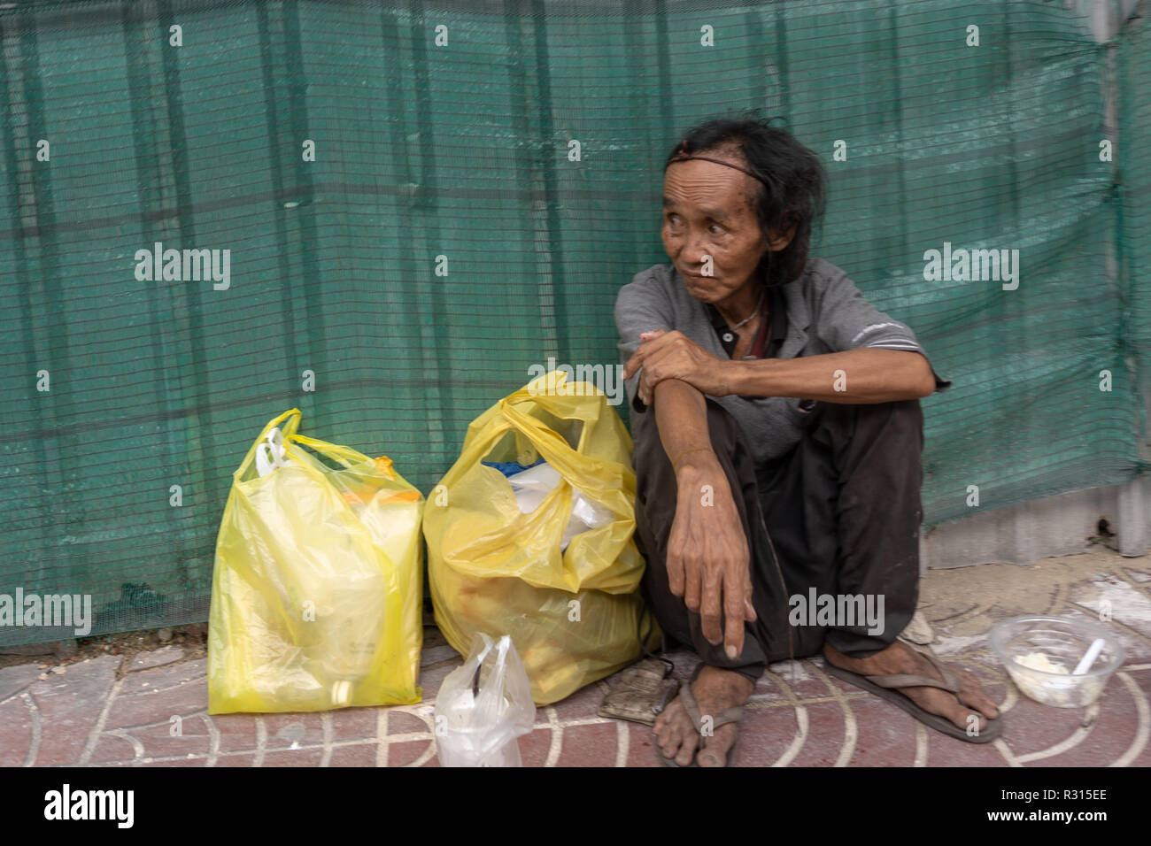 Bangkok, Pathum Thani, Thailand. 19th Nov, 2018. A homeless man seen in ...