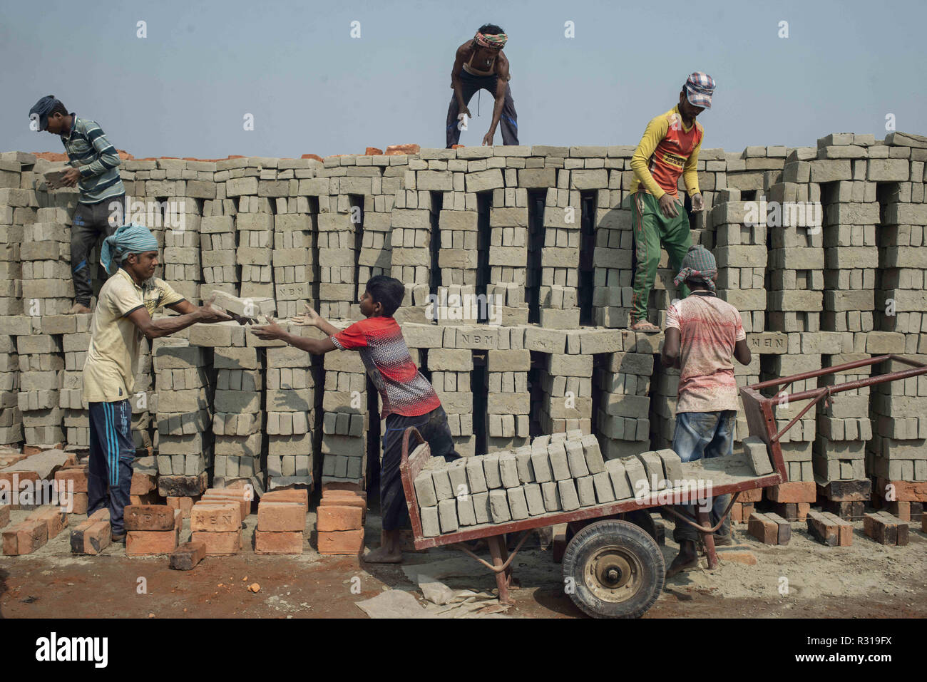 Poor working conditions, factories hi-res stock photography and images ...