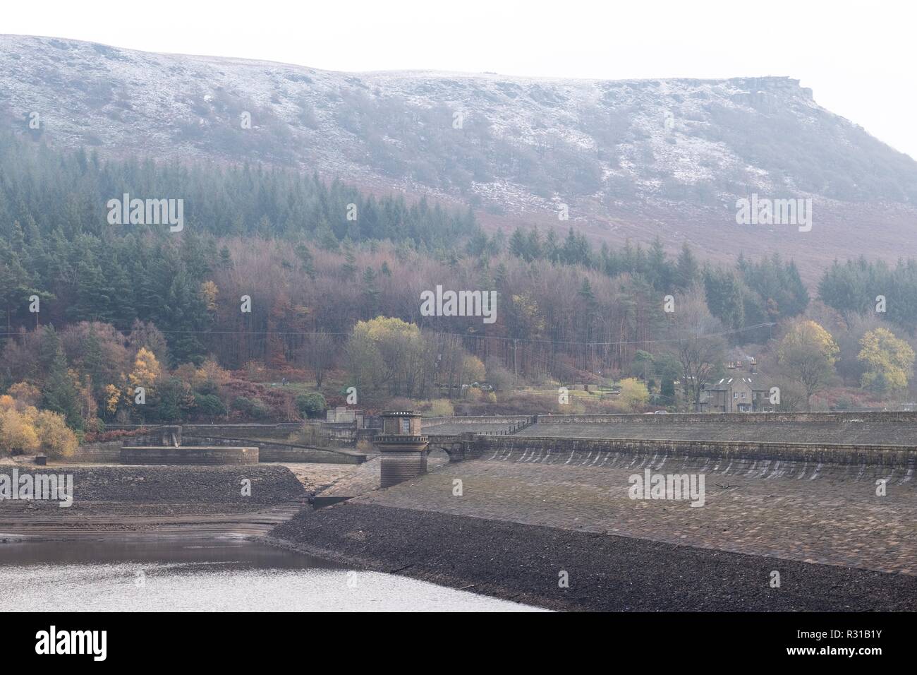 Ladybower Reservoir, Derbyshire, UK. 21st November, 2018. Recent dry ...