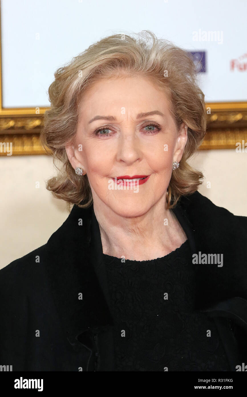 London, UK. 21st Nov 2018. Patricia Hodge, Surviving Christmas with the ...