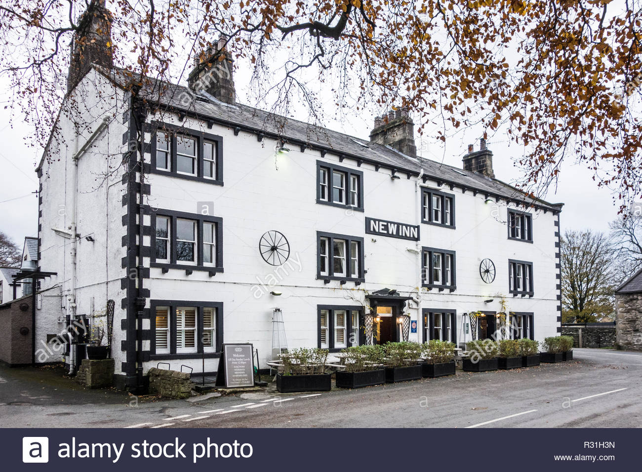 Clapham Yorkshire Dales Public House High Resolution Stock Photography ...